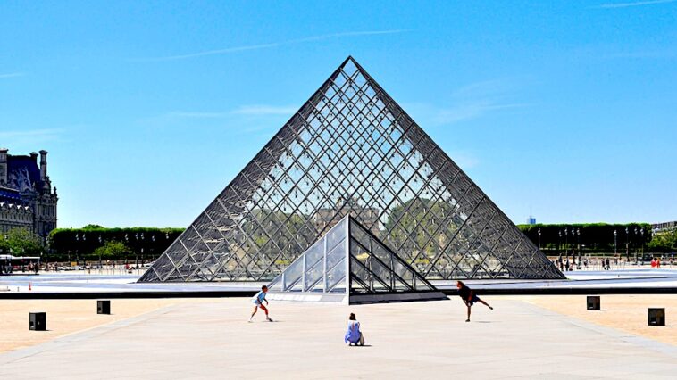 Wander & Wonder: The Best International Art Destinations - AlwaysPacked
